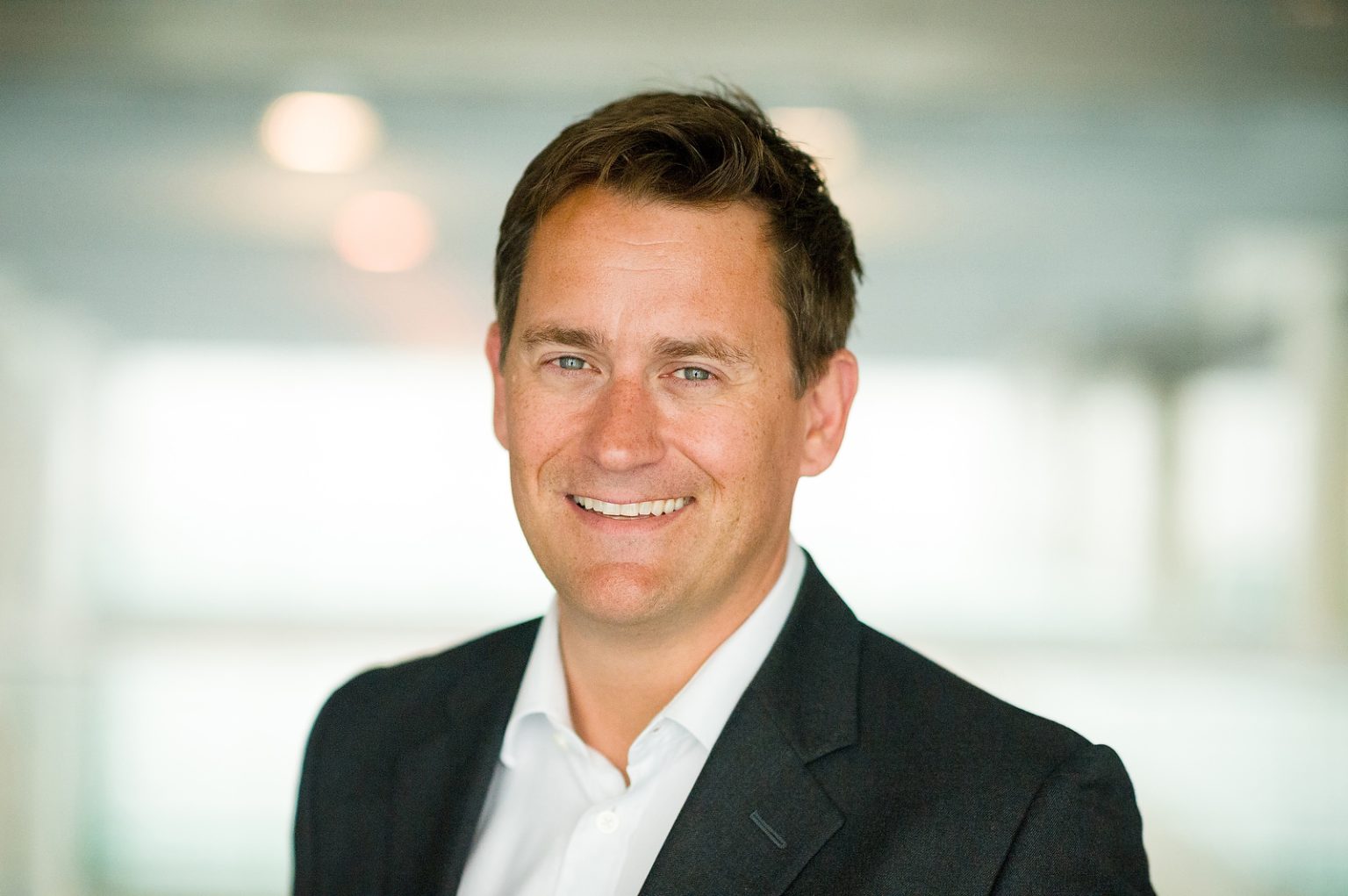 Natural Light corporate portraits - MARTIN BEDDALL